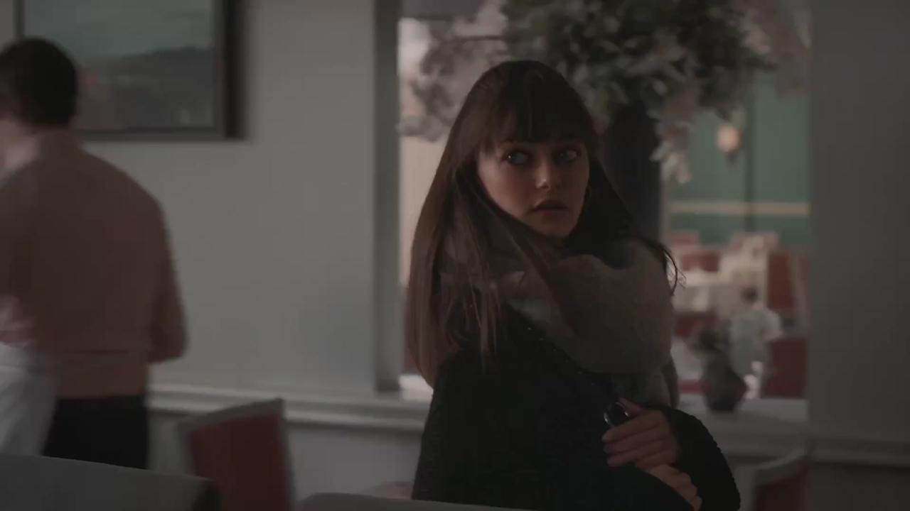 S1.E5 - Weird Night - 0099 - Ella-Purnell.Org Photos